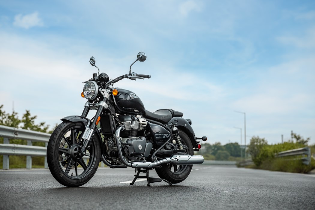 Royal Enfield Super Meteor 650: baixo consumo de combustível e bom ...